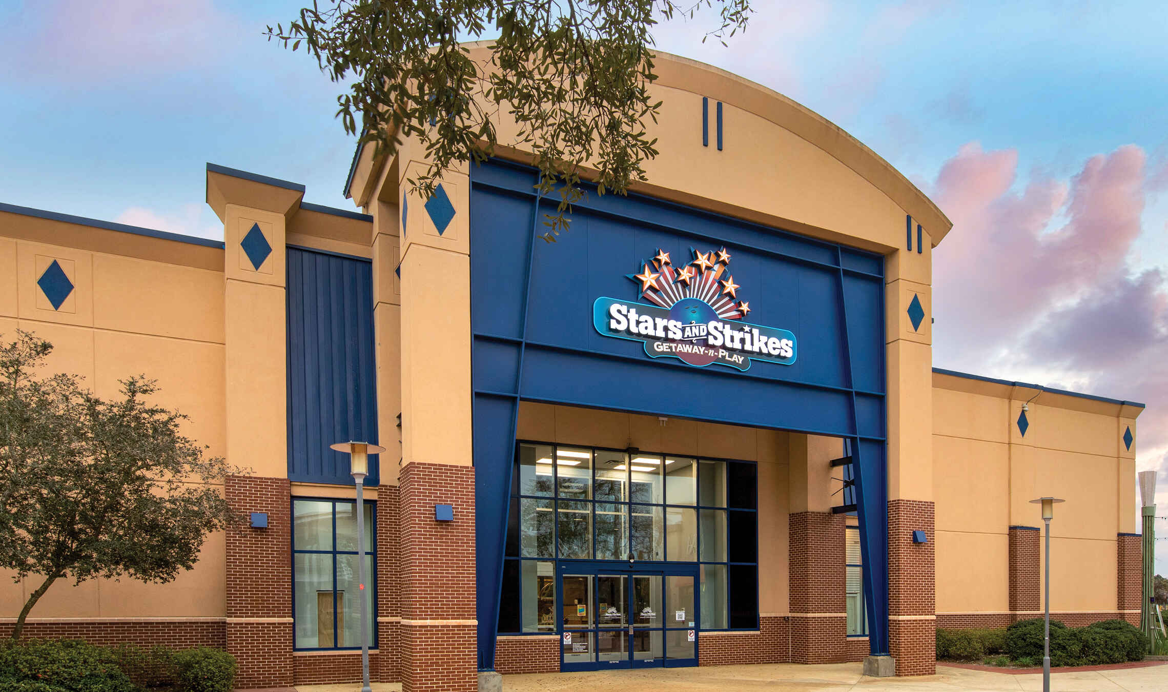 Stars and Strikes - Myrtle Beach, SC | Brunswick Bowling